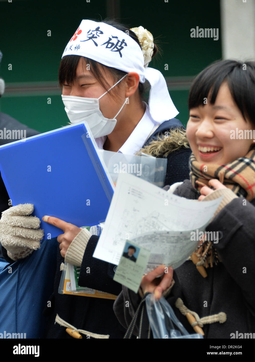 Tokyo, Japan. 18th Jan, 2014. Japanese test examinees appreciate the ...