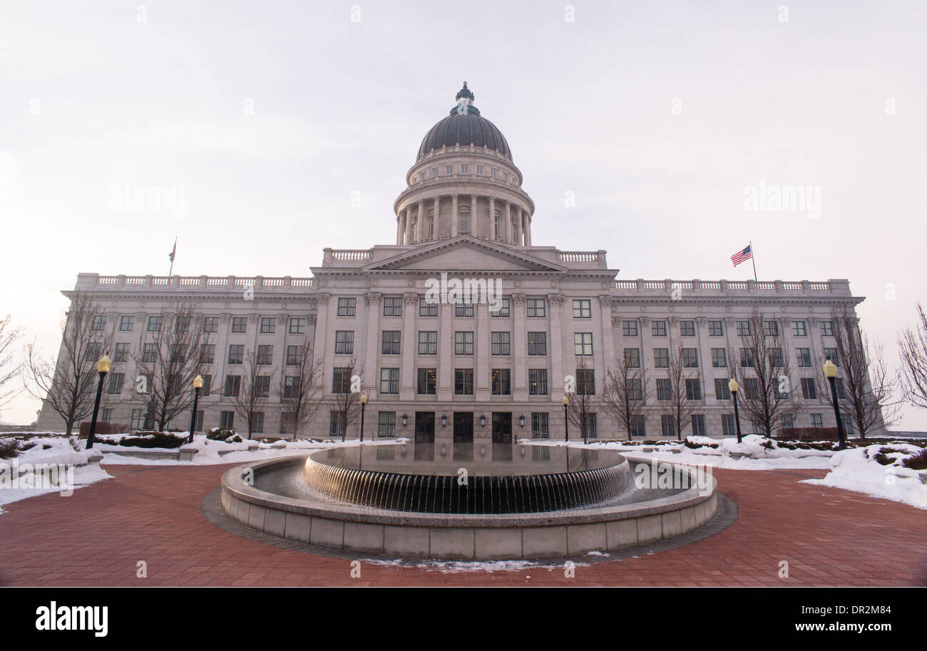 Beautiful state capitol grounds hi-res stock photography and images - Alamy