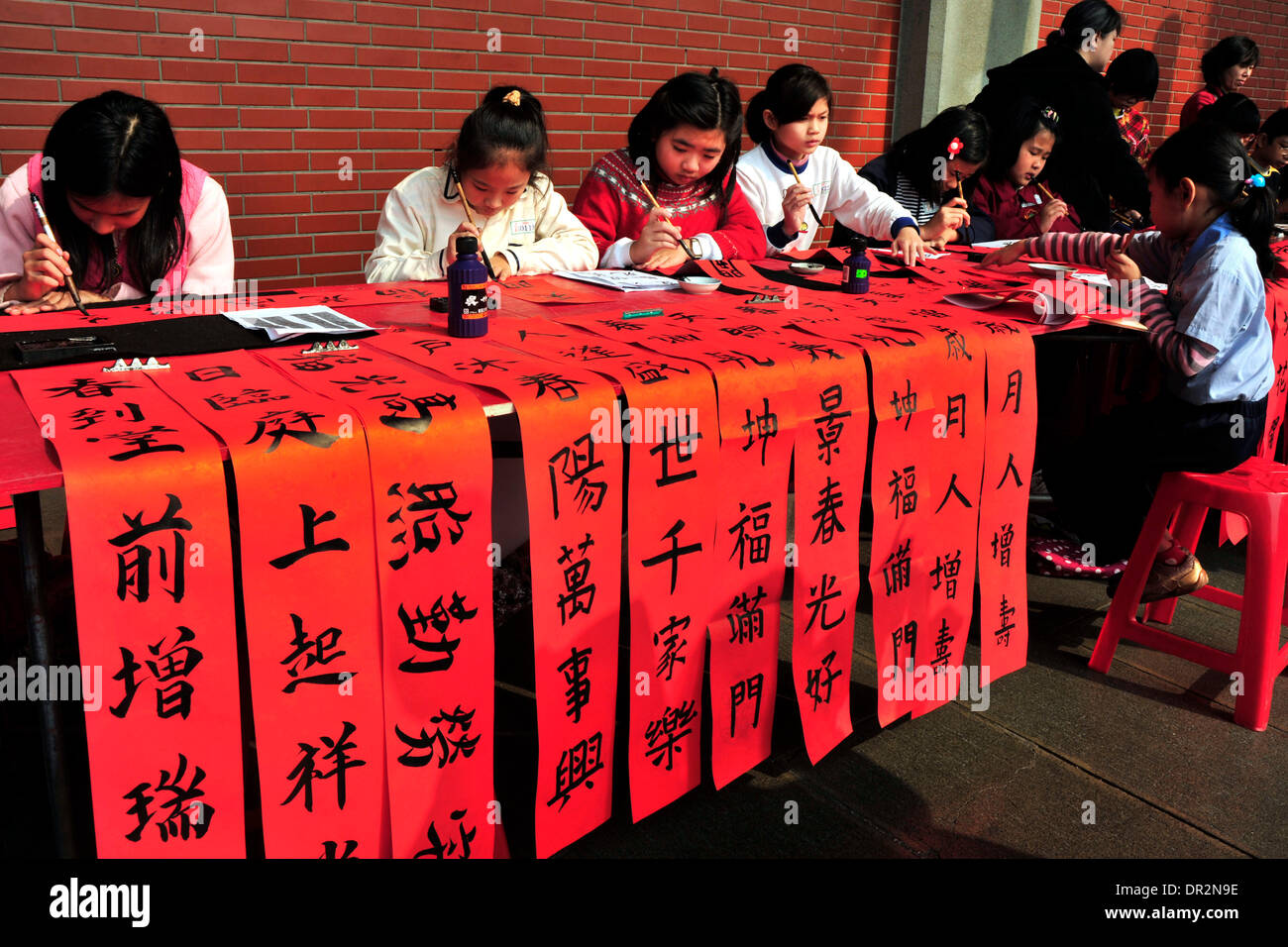 Taipei, China's Taiwan. 18th Jan, 2014. Children create handwriting ...