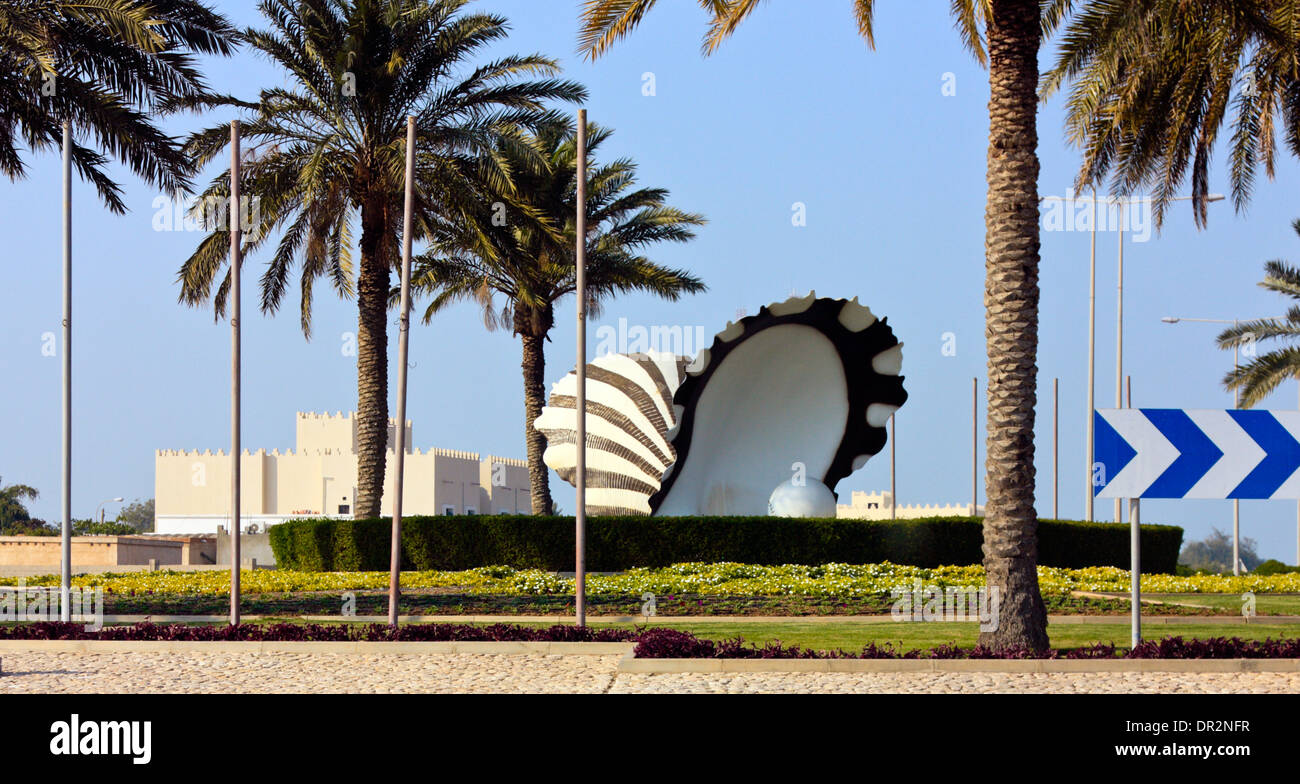 Shell Roundabout in Madinat Al Shmal, Qatar North Coast Stock Photo - Alamy