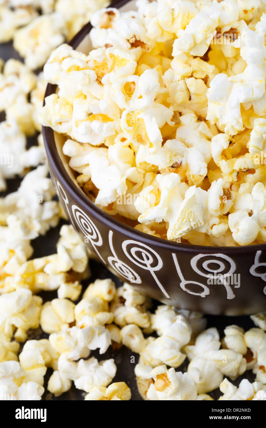 Fresh popcorn in bowl Stock Photo - Alamy