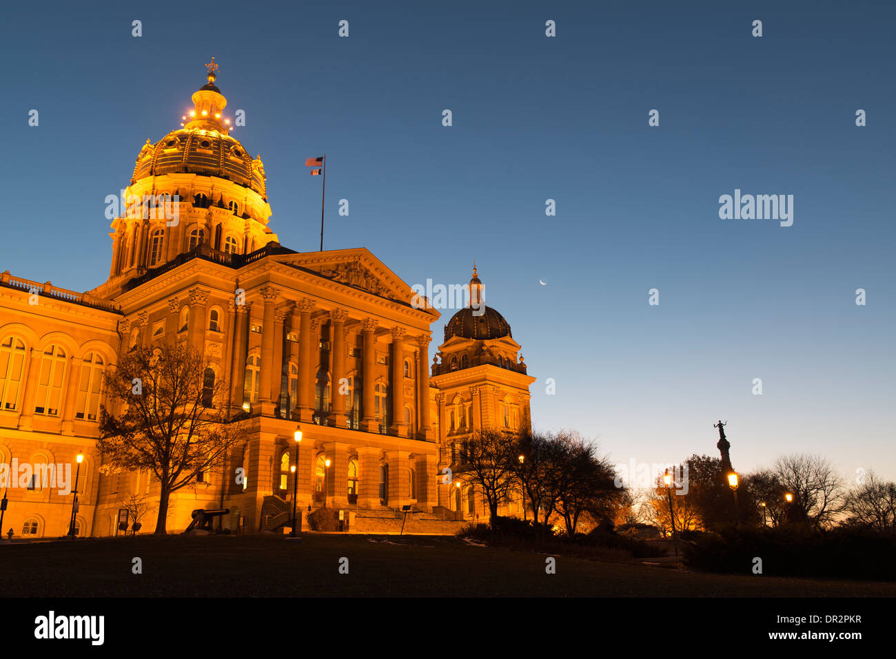 Des Moines Capitol building at sunrise Stock Photo - Alamy