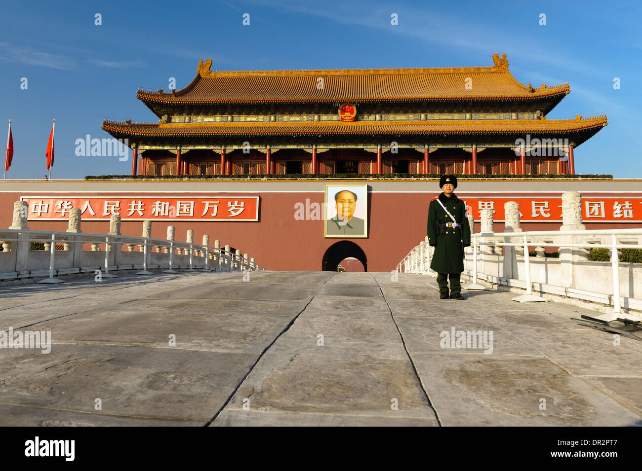 Guard in front of Gate of Heavenly Peace (Tiananmen). Beijing, China ...
