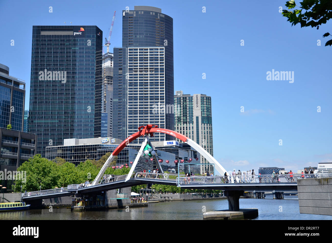 Southgate Bridge over the Yarra River in Melbourne, Victoria, Australia ...