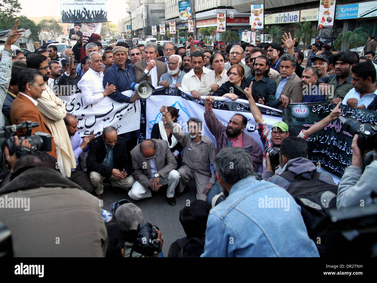 Karachi. 18th Jan, 2014. Pakistani journalists shout slogans against ...