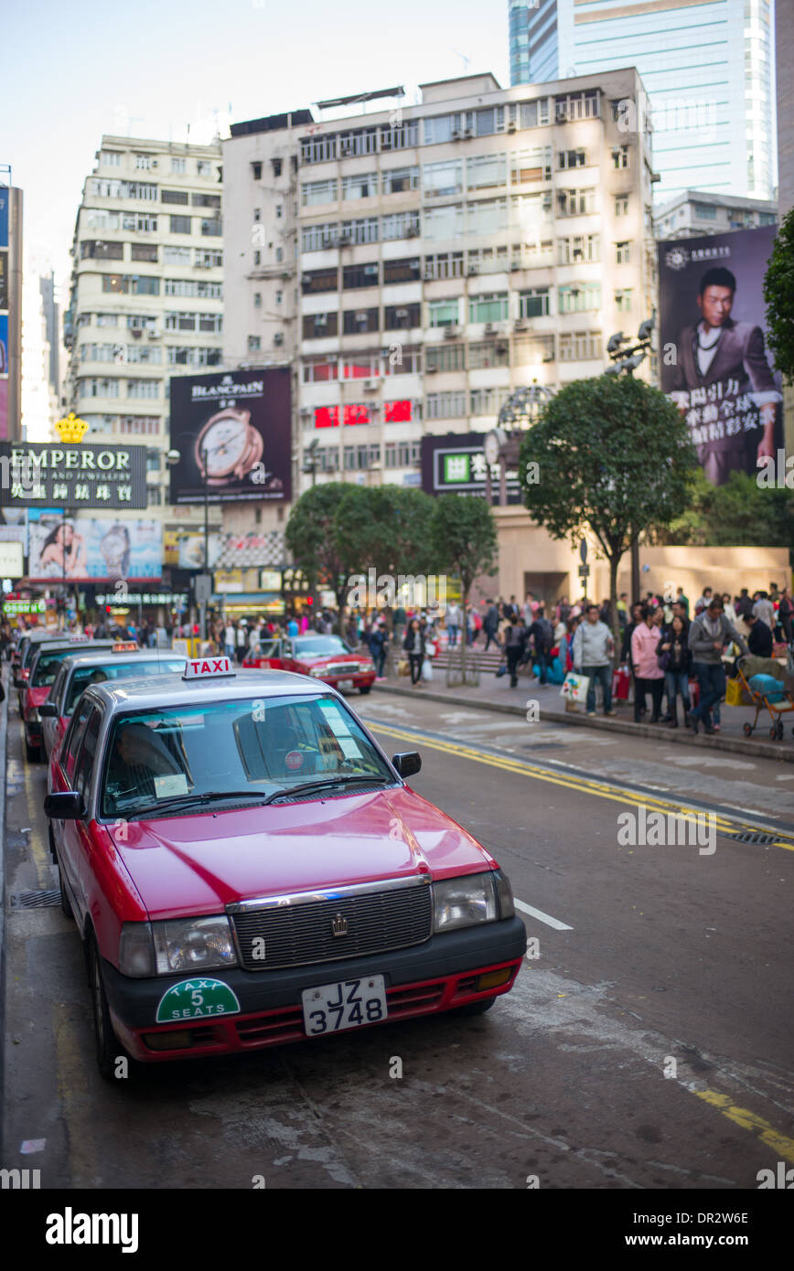 Times square taxi lined up hi-res stock photography and images - Alamy