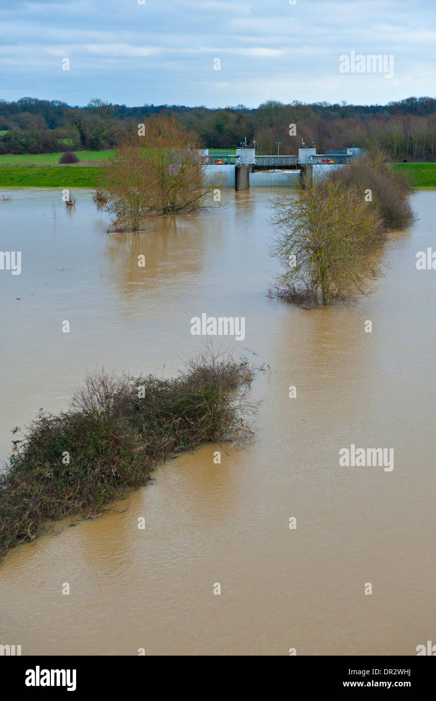 Leigh, Tonbridge, Kent, UK. 18 January 2014. The Leigh Flood Barrier ...