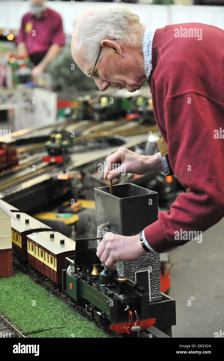 Model steam train hi-res stock photography and images - Alamy