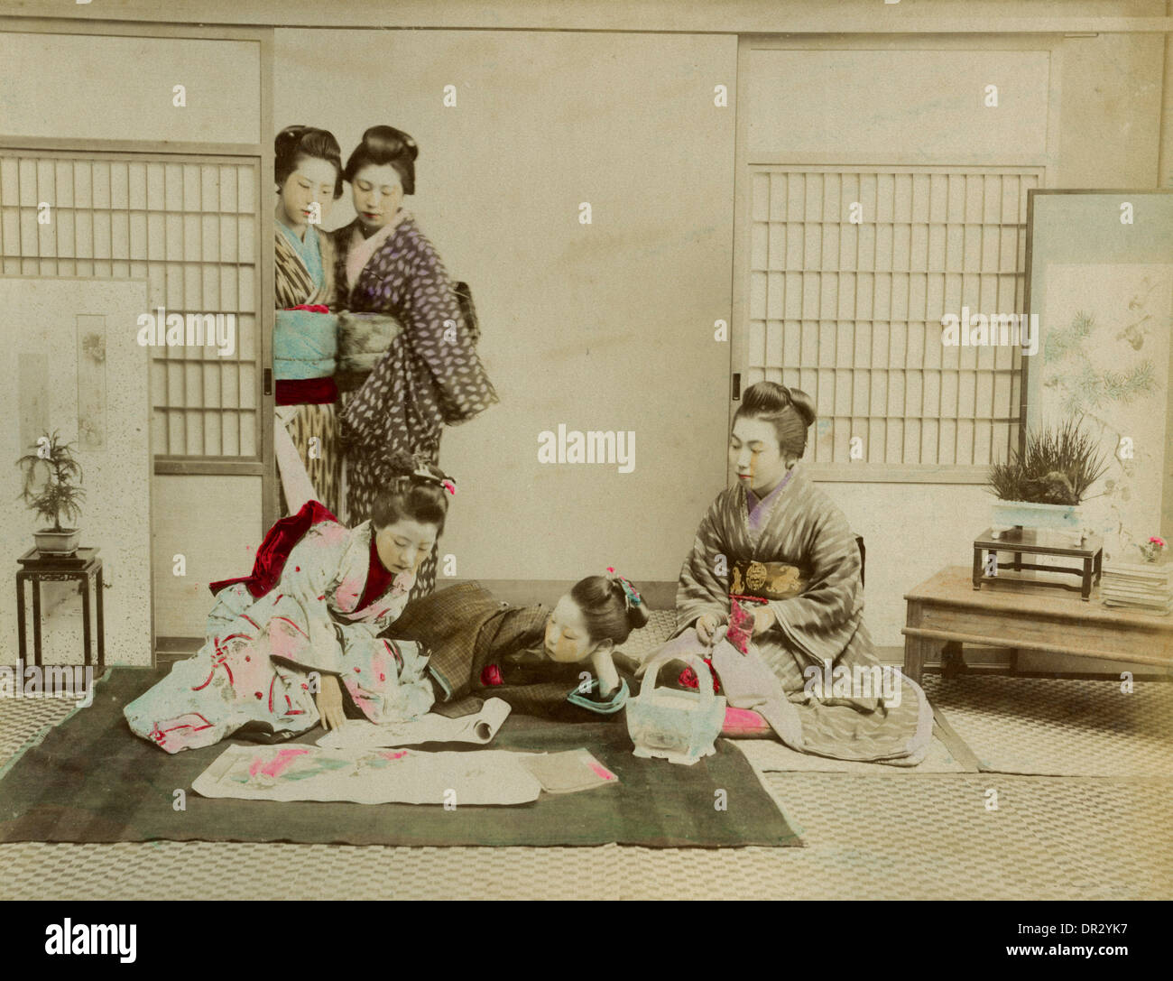 Japanese girls singing Stock Photo - Alamy