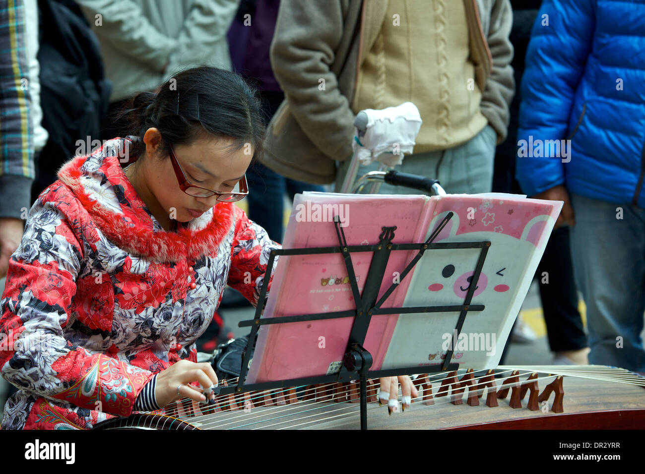 Guzheng hi-res stock photography and images - Alamy