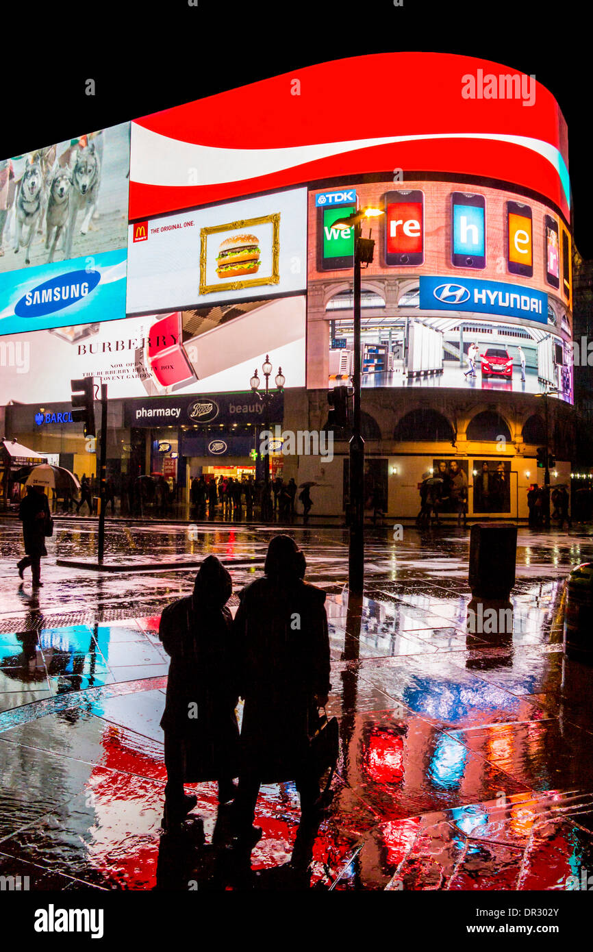 Rain reflects Piccadilly Circus lights in Central Stock Photo - Alamy