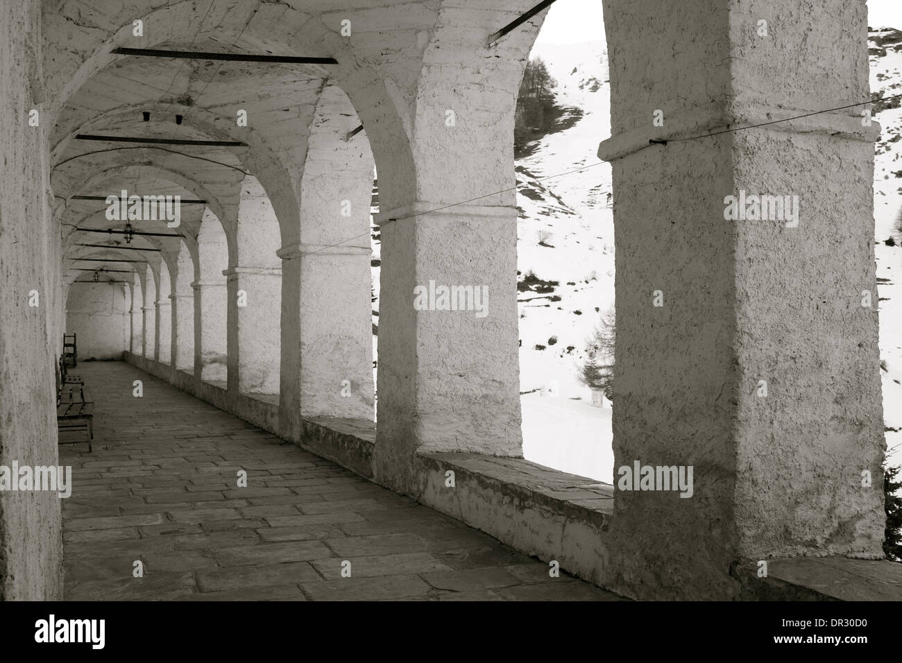 Portico or arcade hi-res stock photography and images - Alamy