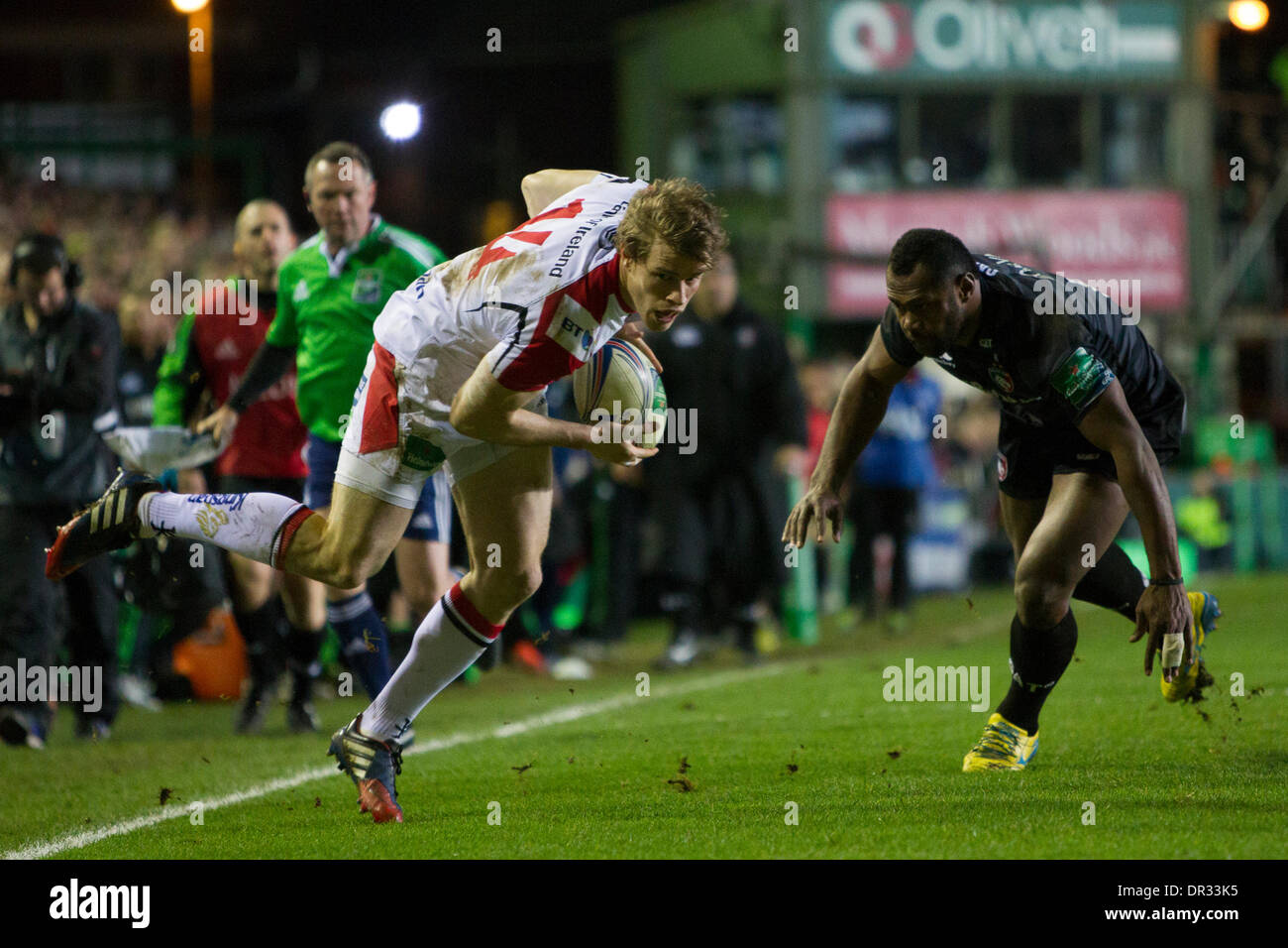Leicester, UK. 18th Jan, 2014. Andrew TRIMBLE (Ulster Rugby) goes for ...
