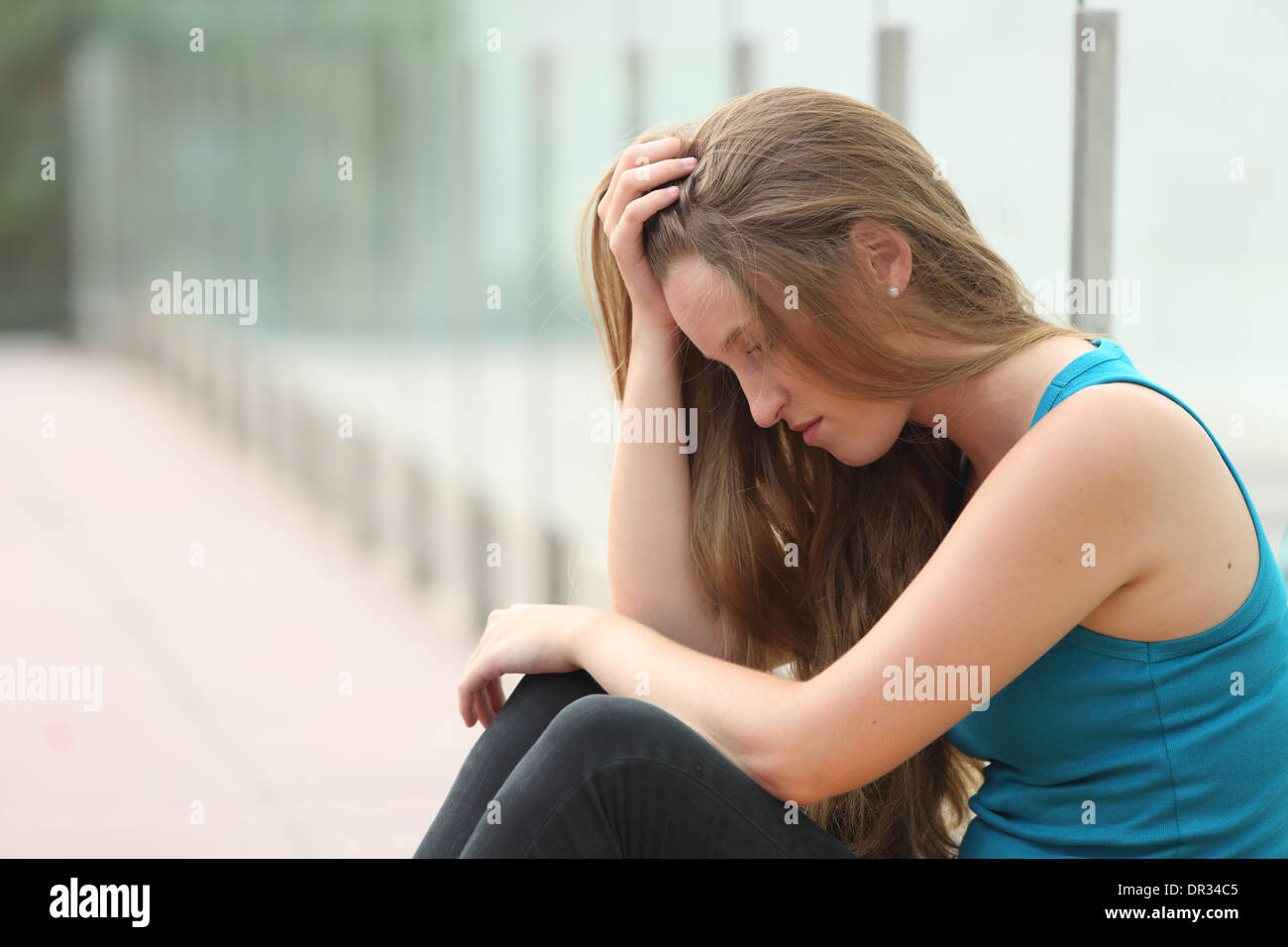 Lonely teen teenager loneliness hi-res stock photography and images - Alamy
