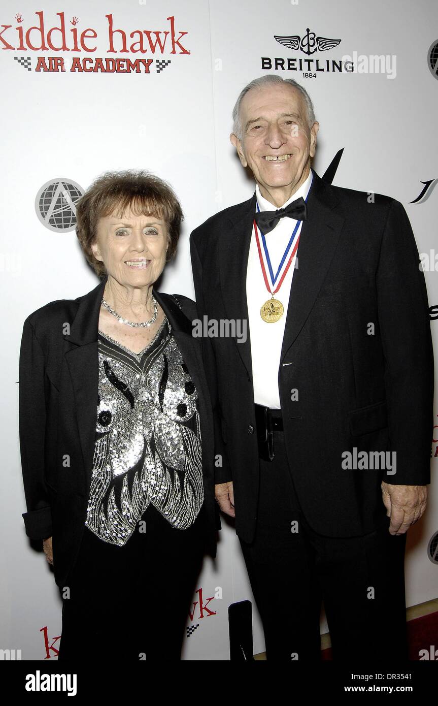 Beverly Hills, CA, . 17th Jan, 2014. Betty Robin, Si Robin at arrivals ...