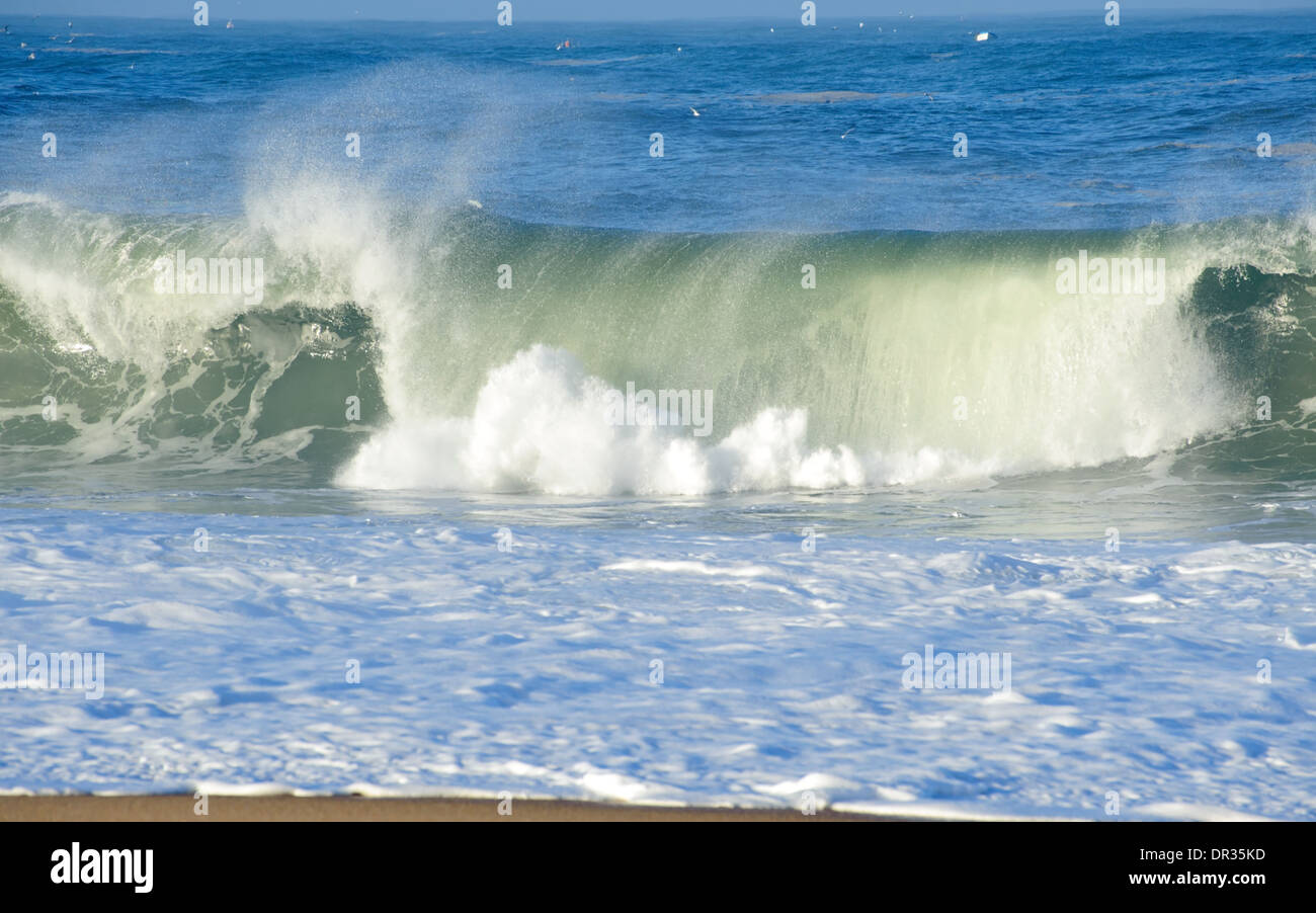 Beautiful ocean waves photography hi-res stock photography and images ...