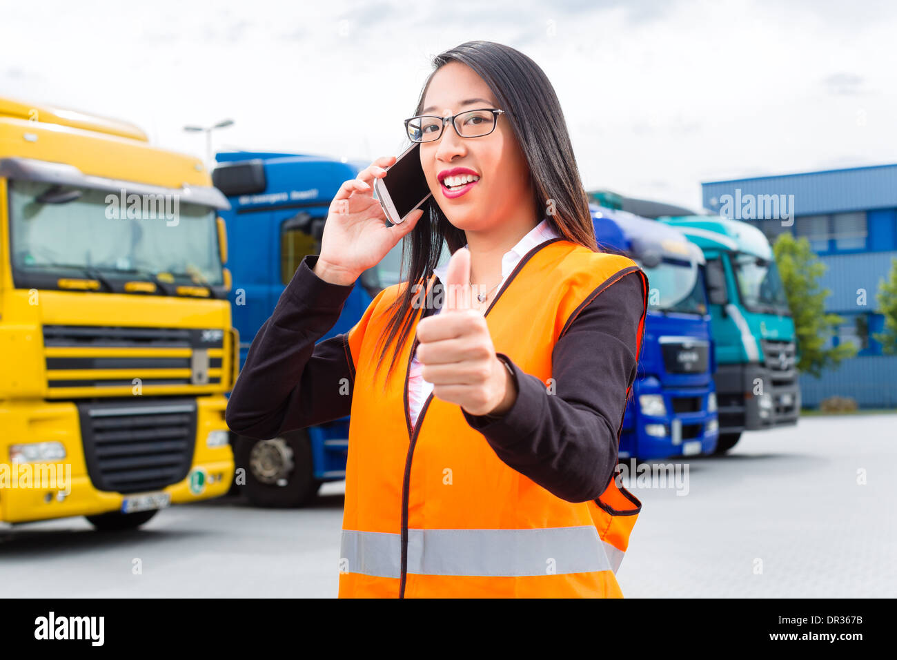 Lorry driver mobile phone hi-res stock photography and images - Alamy