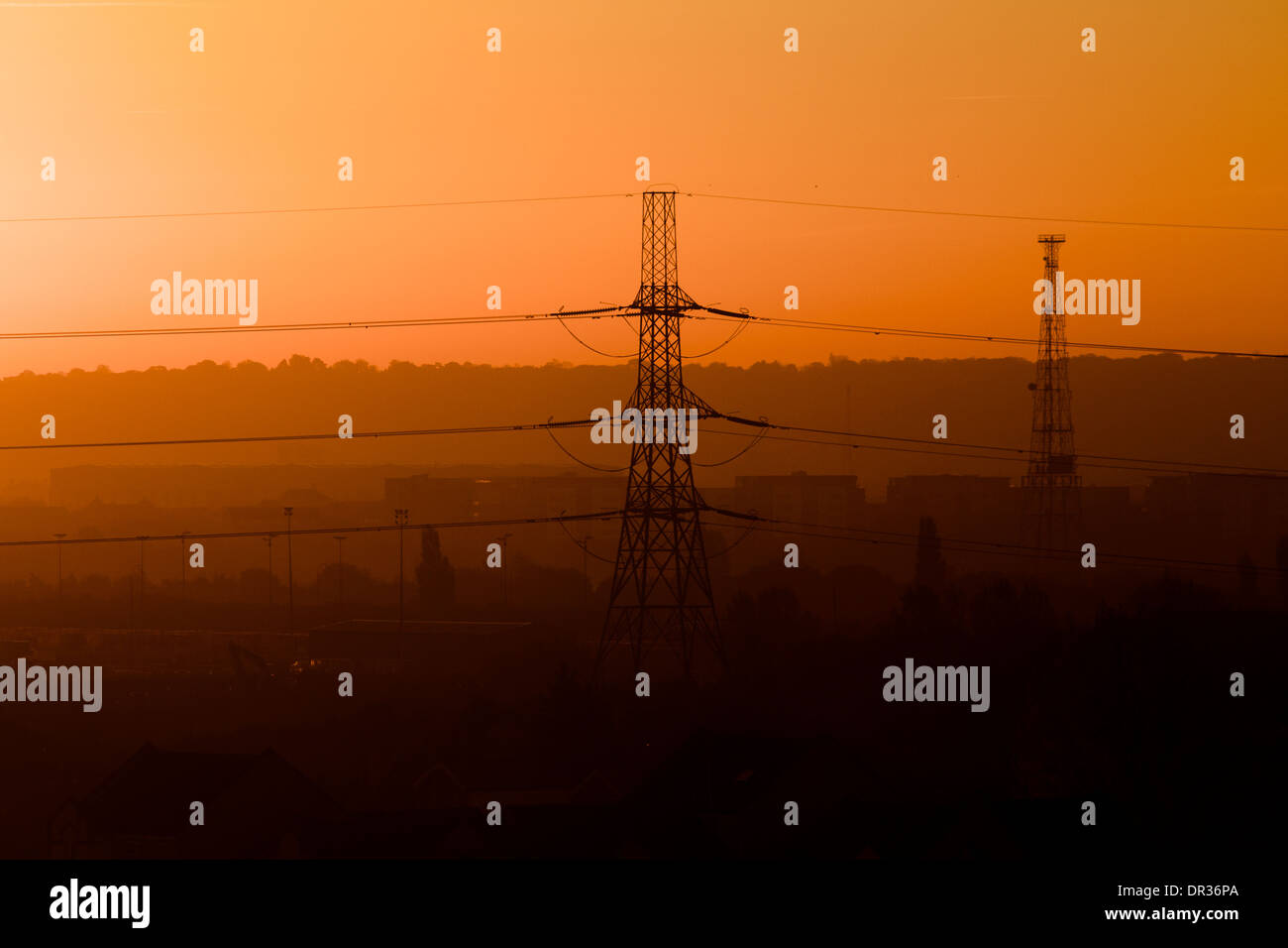 Powerlines hi-res stock photography and images - Alamy