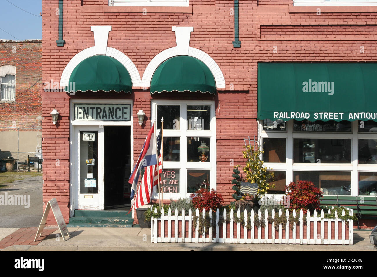 Rustic store front hi-res stock photography and images - Alamy