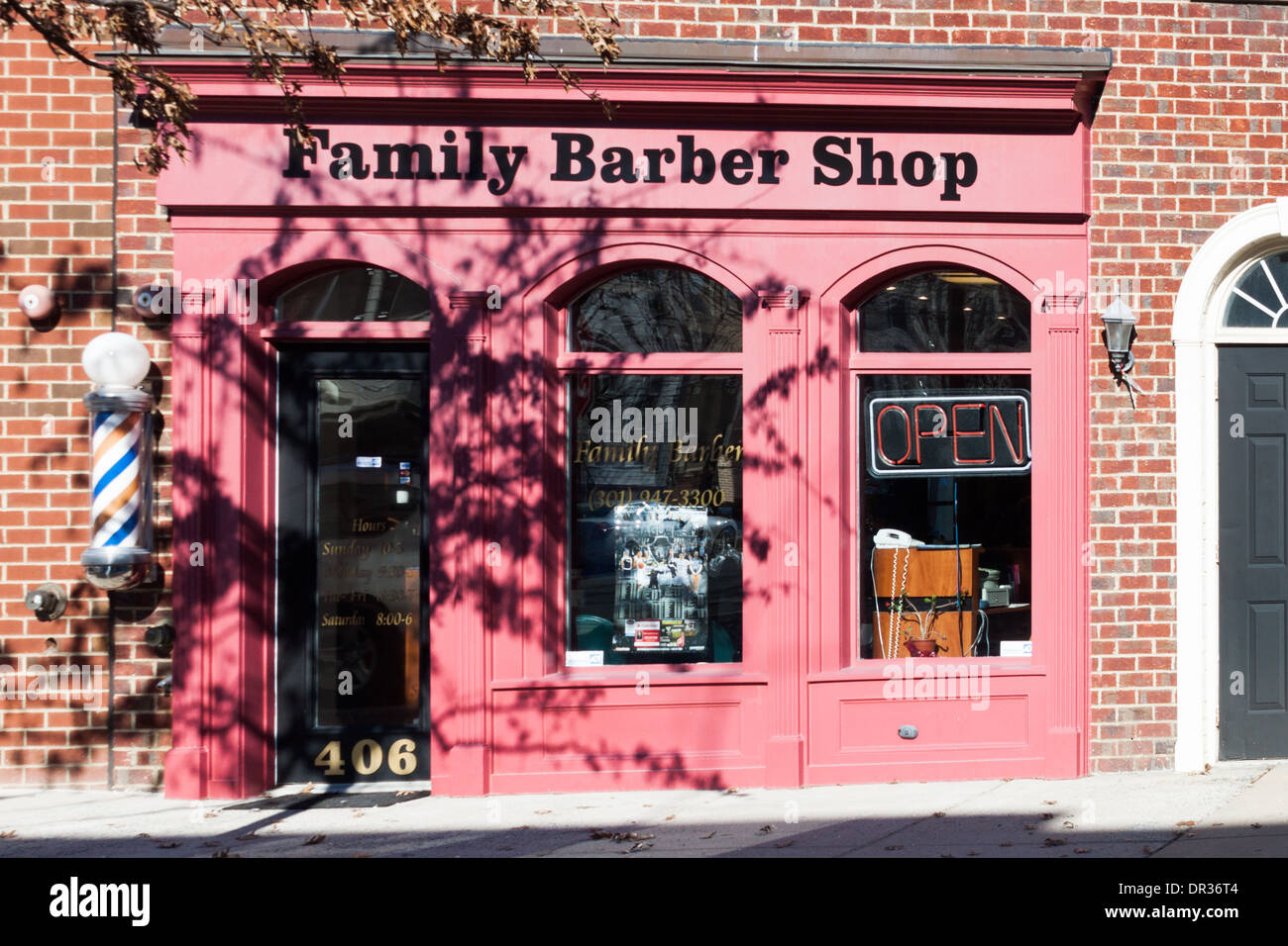 Facade barber shop hi-res stock photography and images - Alamy