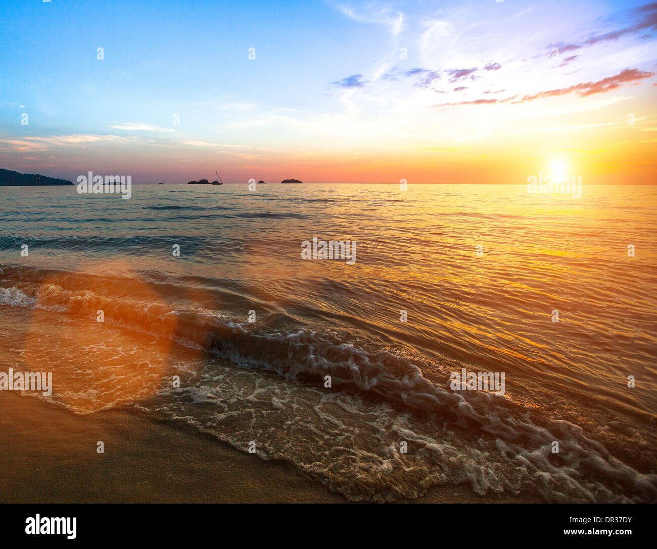 Beautiful sunset over ocean hi-res stock photography and images - Alamy