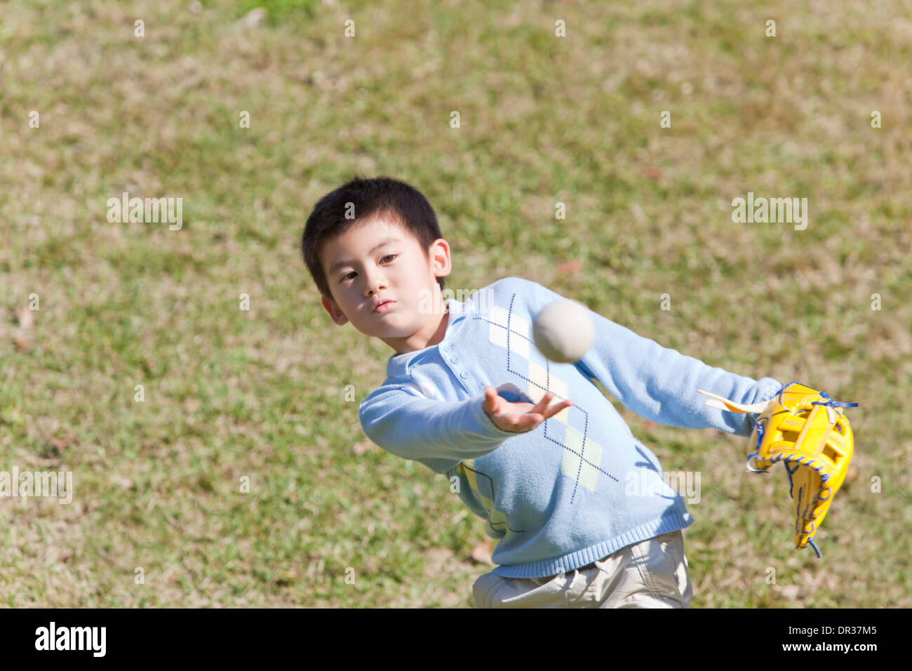 Boy catch baseball hi-res stock photography and images - Alamy