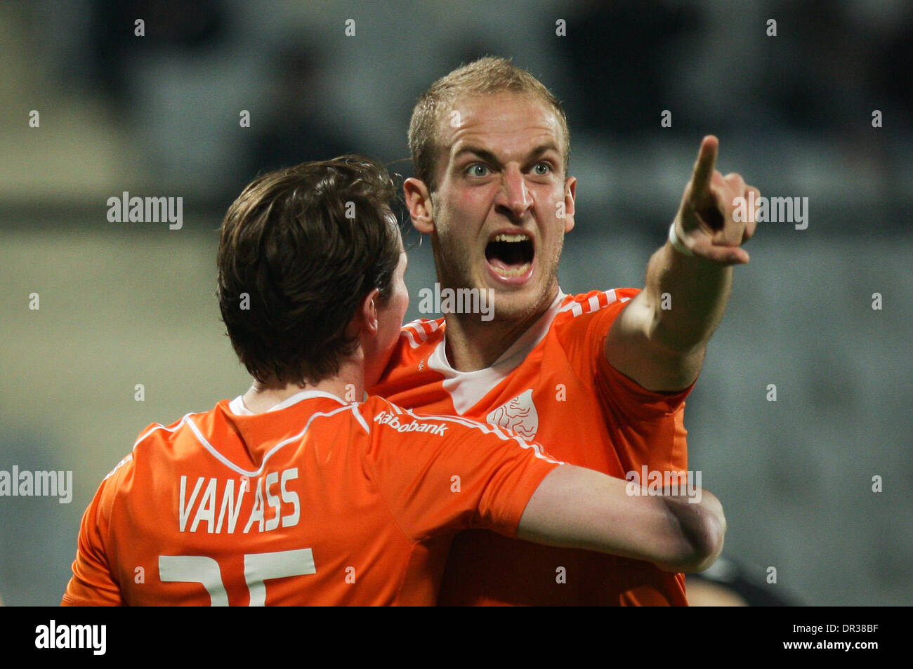 New Delhi, India. 19th Jan, 2014. Netherlands player Billy Bakker (R ...