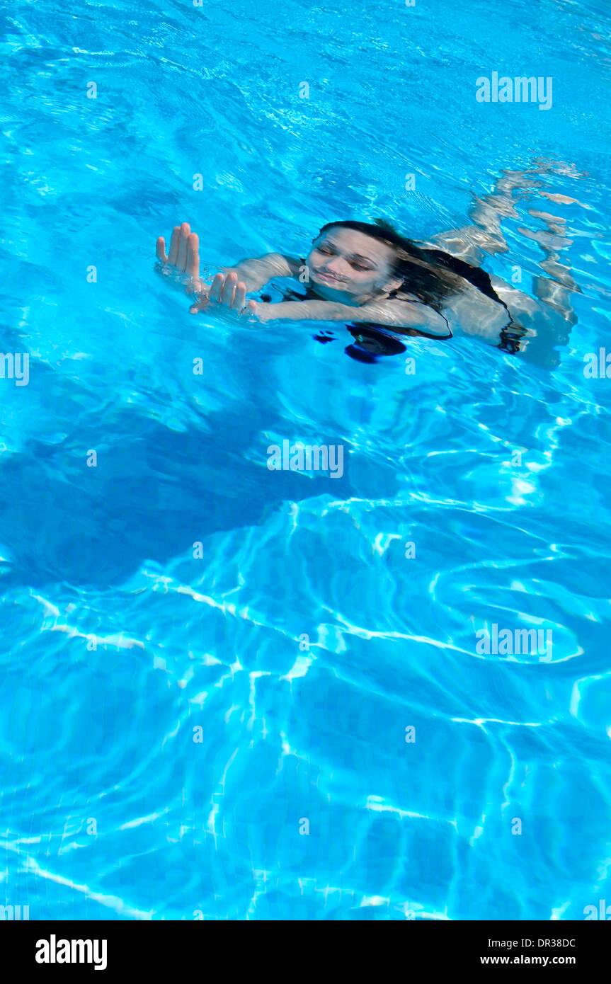 Women diving into a swimming pool hi-res stock photography and images ...