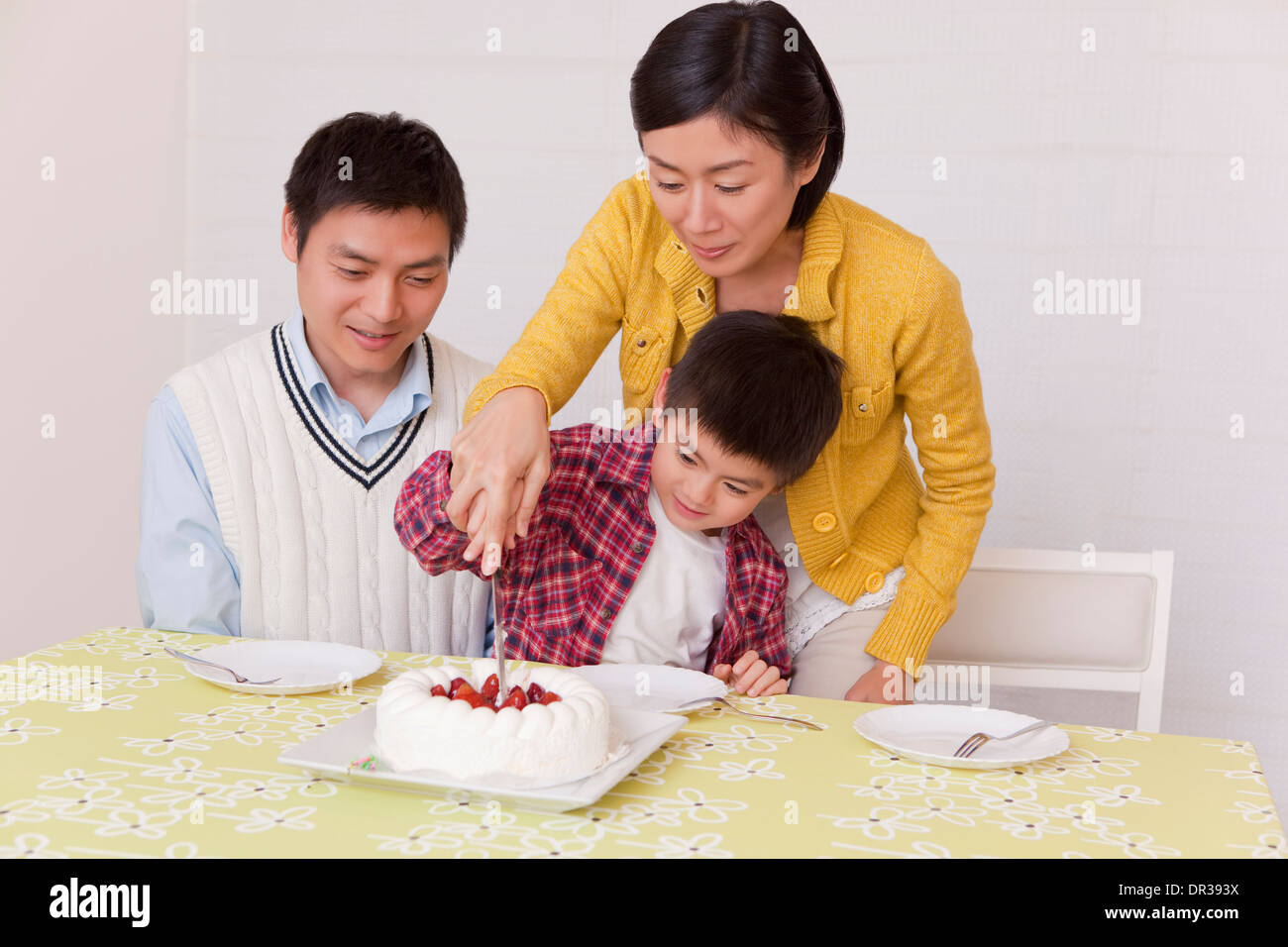 Father son cutting birthday cake hi-res stock photography and images ...