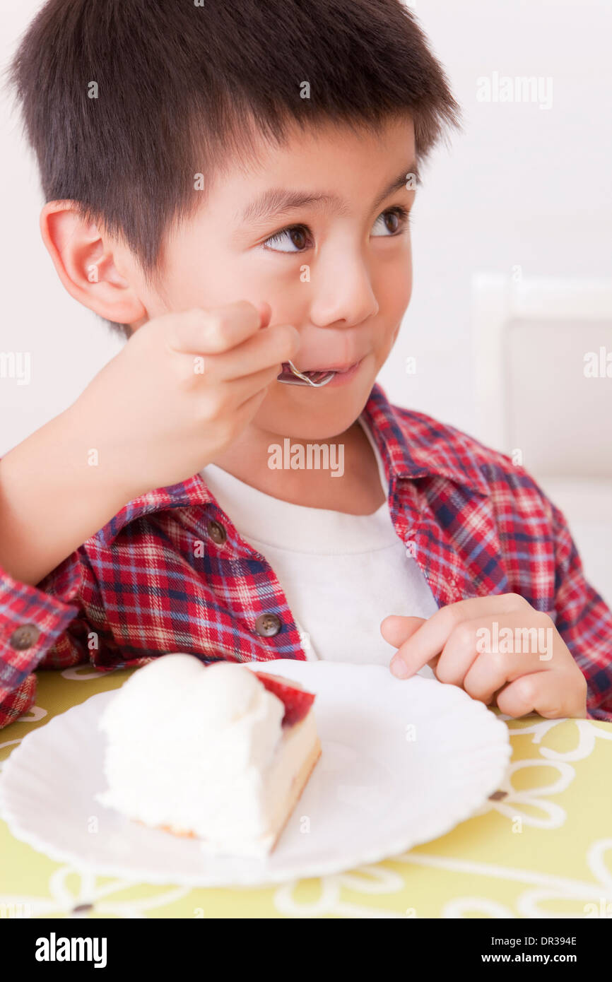 Boy eating cake Stock Photo - Alamy