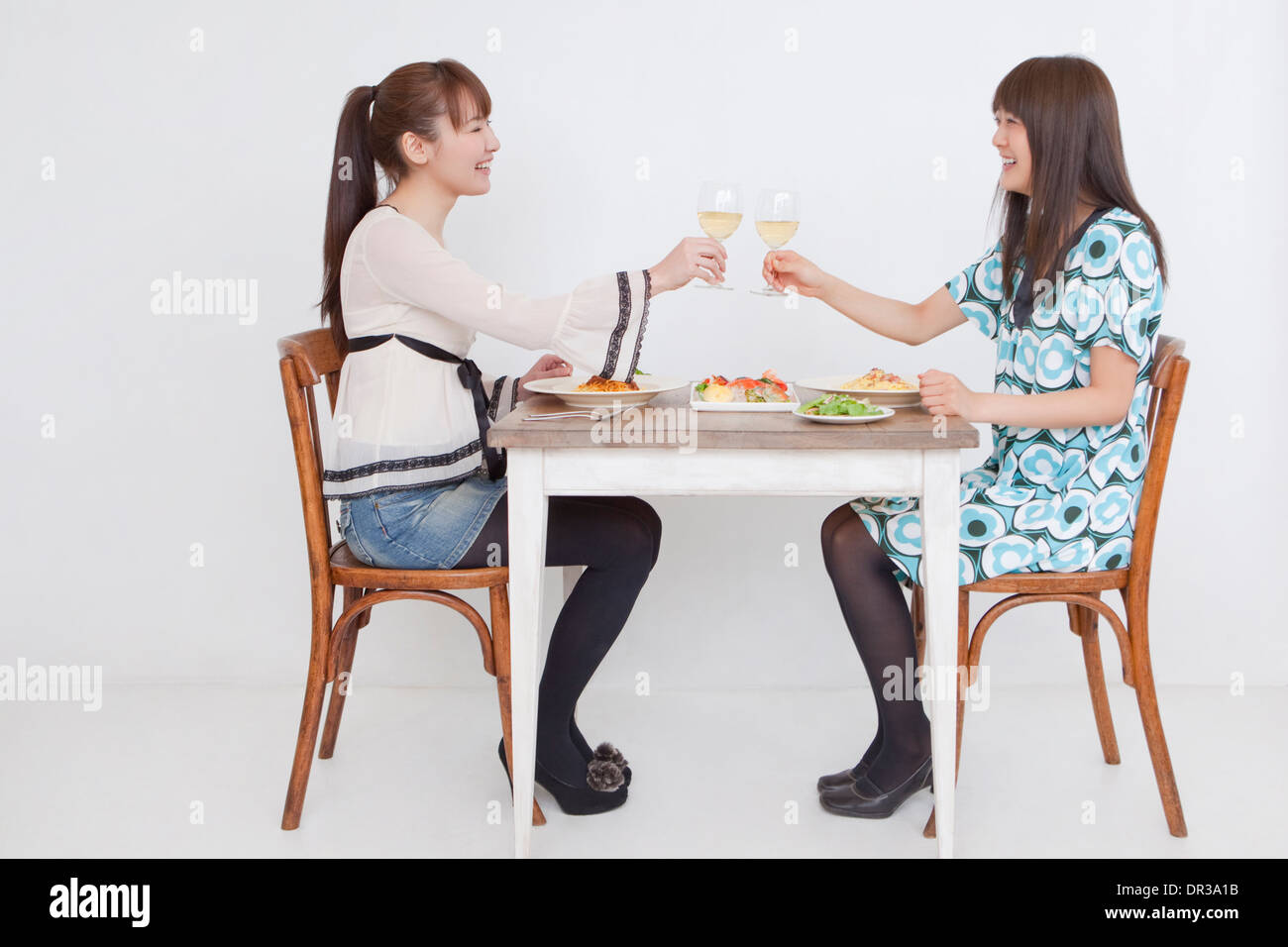 Two young women having lunch Stock Photo - Alamy