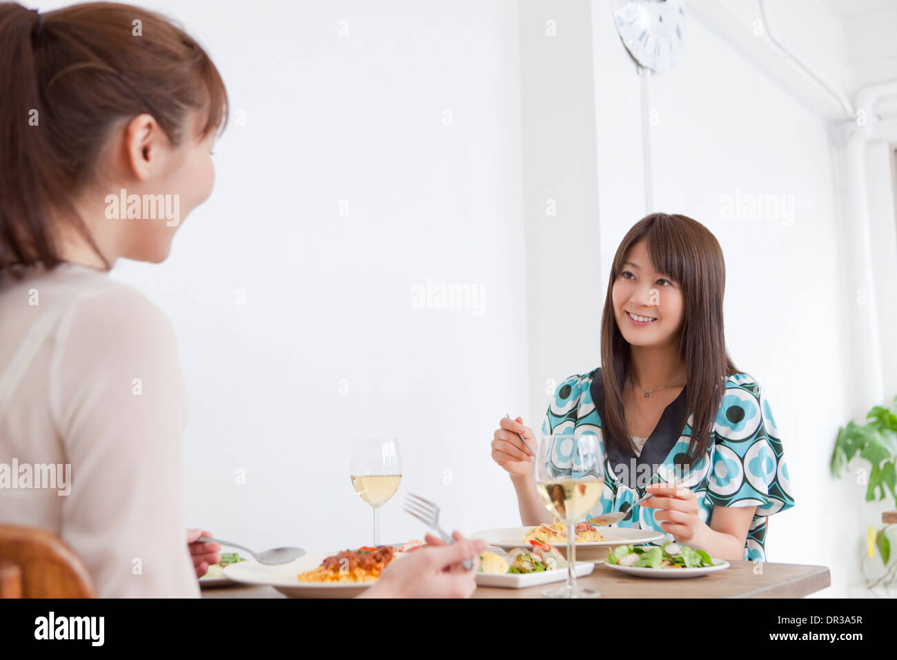 Two young women having lunch Stock Photo - Alamy