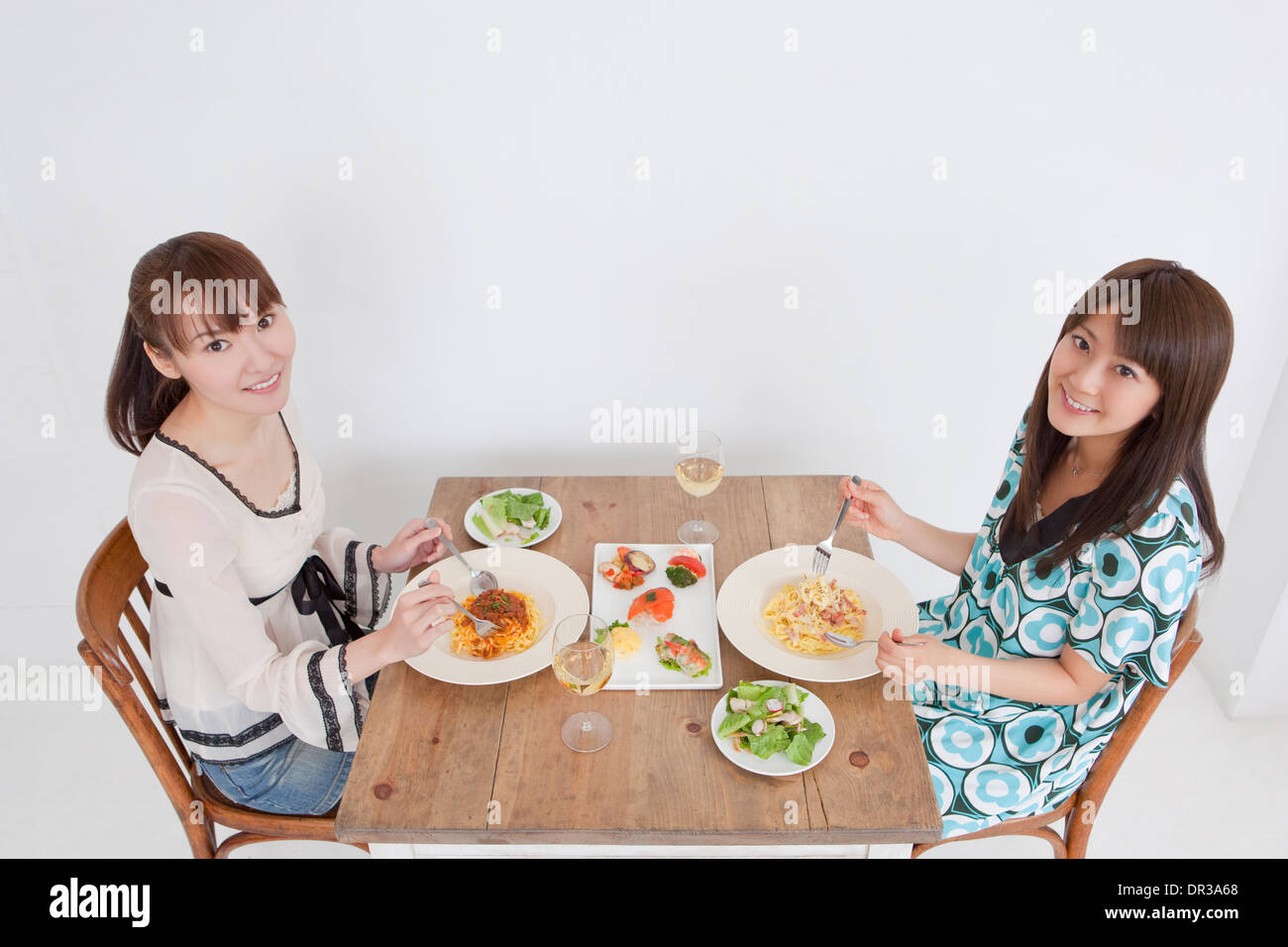 Two young women having lunch Stock Photo - Alamy