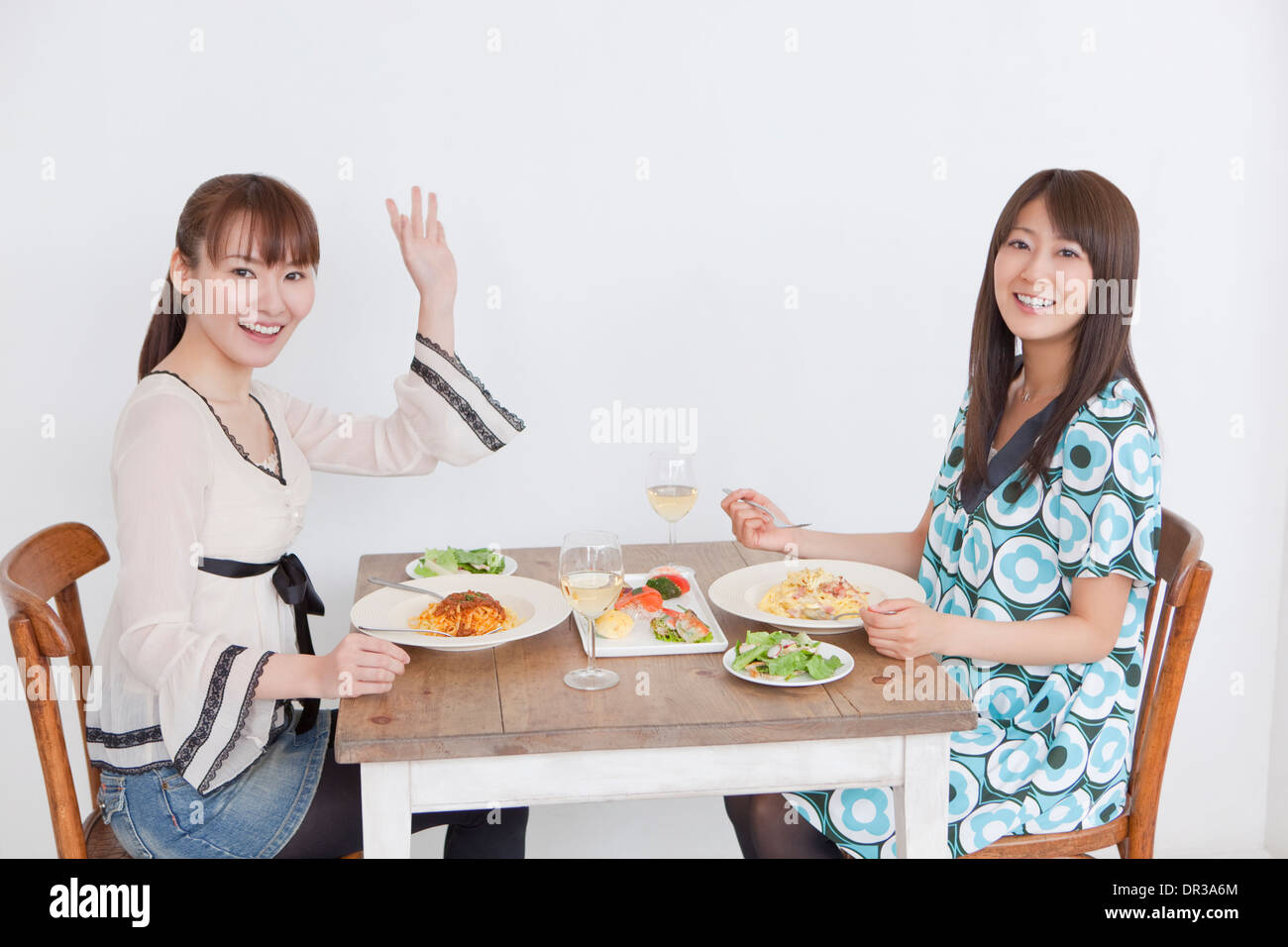 Two young women having lunch Stock Photo - Alamy