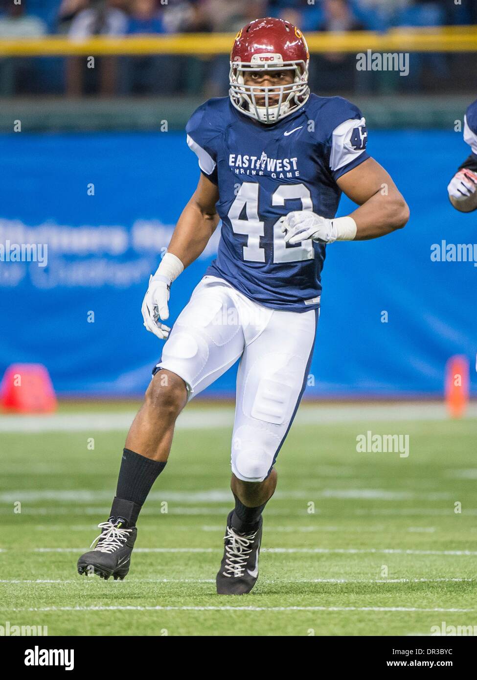 Linebacker devon kennard hi-res stock photography and images - Alamy