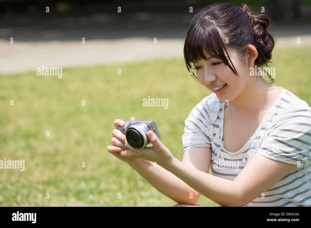 Young woman taking pictures Stock Photo - Alamy