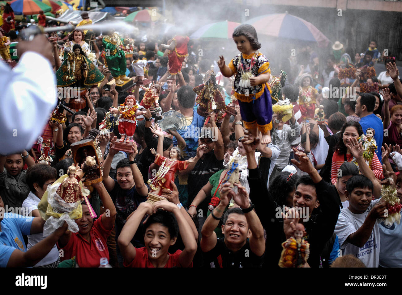 Manila, Philippines. 19th Jan, 2014. Filipino Catholics raise their ...
