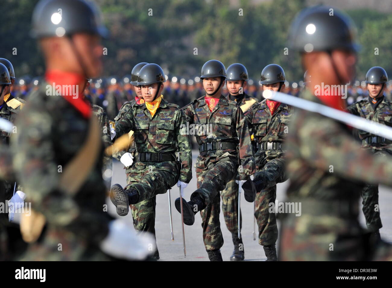 Royal thai army soldiers hi-res stock photography and images - Alamy