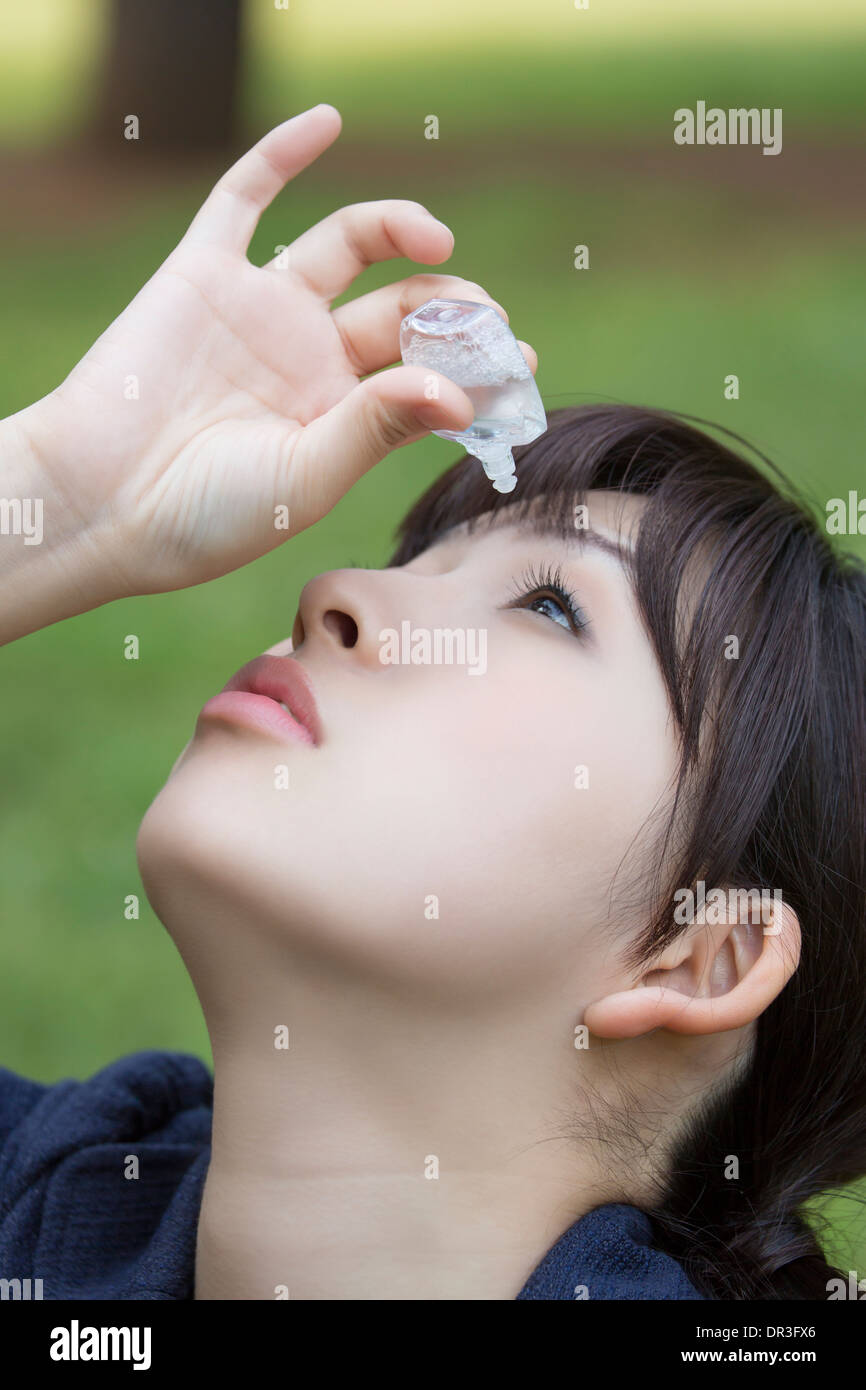 Eye drop hi-res stock photography and images - Alamy