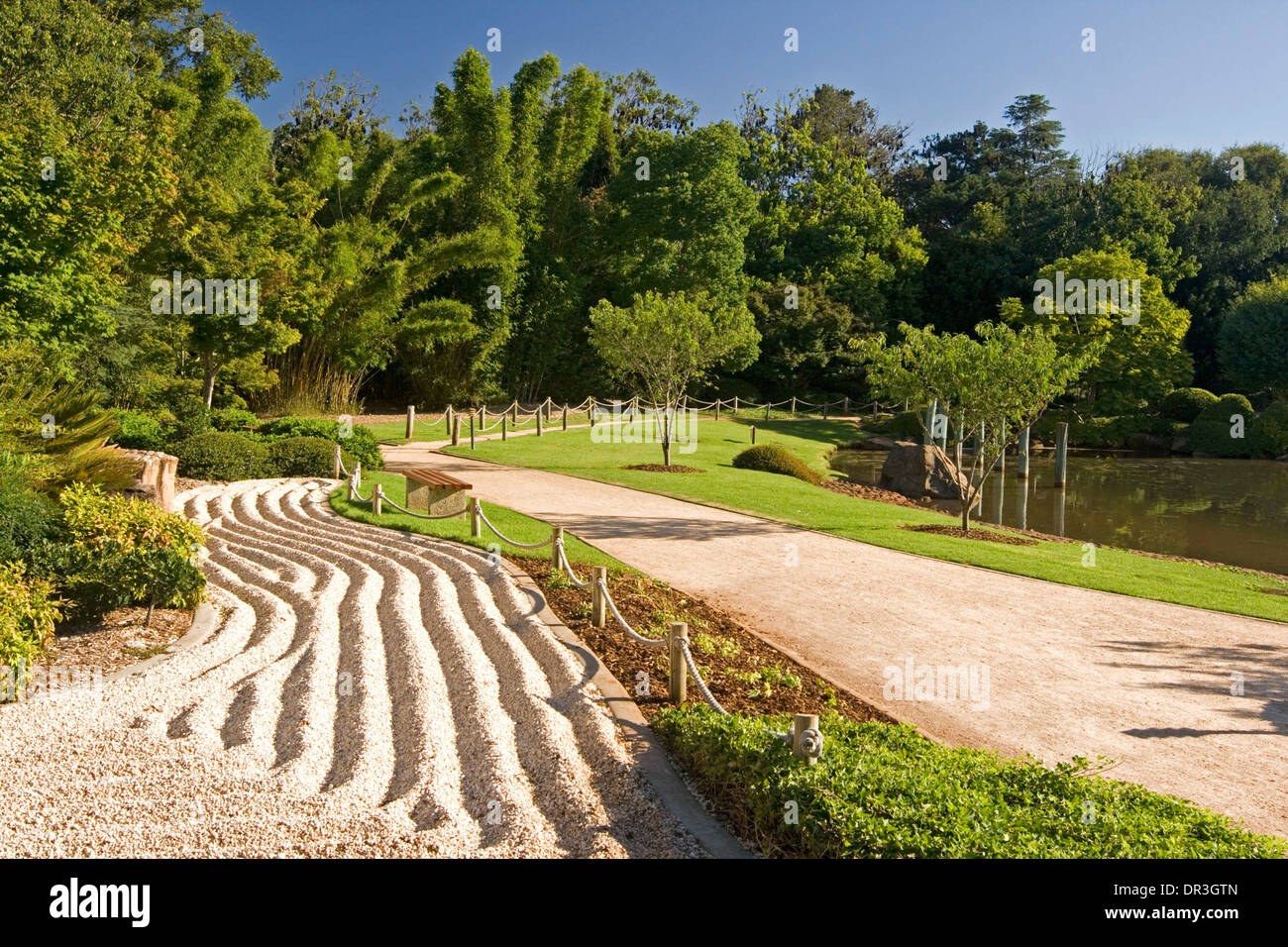 City pathways hi-res stock photography and images - Alamy