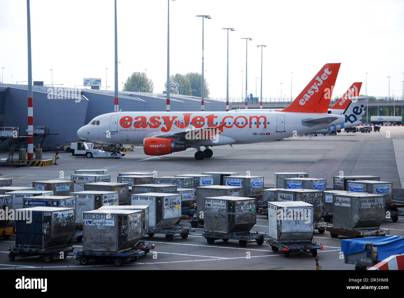 Airplane loading boxes hi-res stock photography and images - Alamy