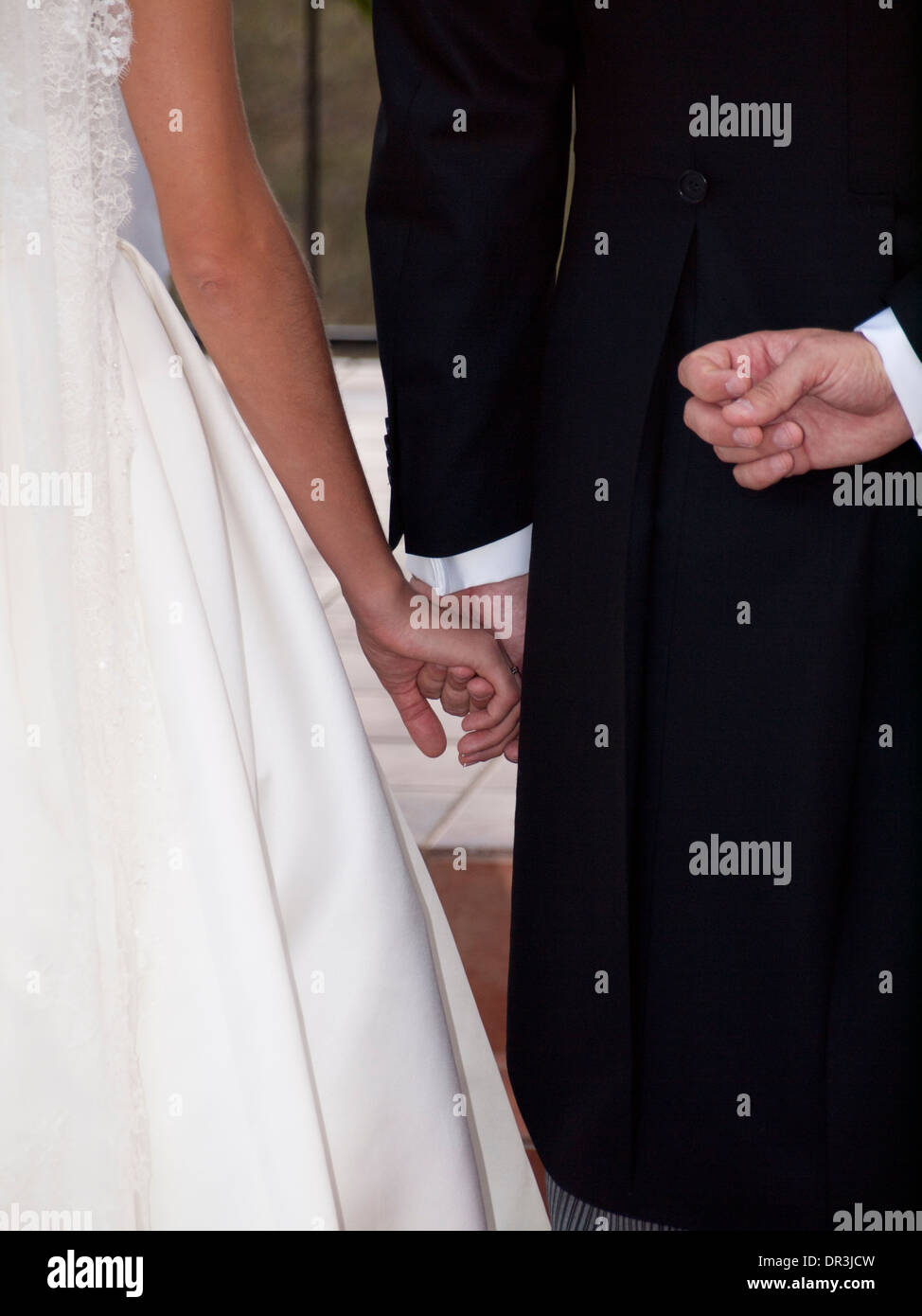 Wedding hand hi-res stock photography and images - Alamy