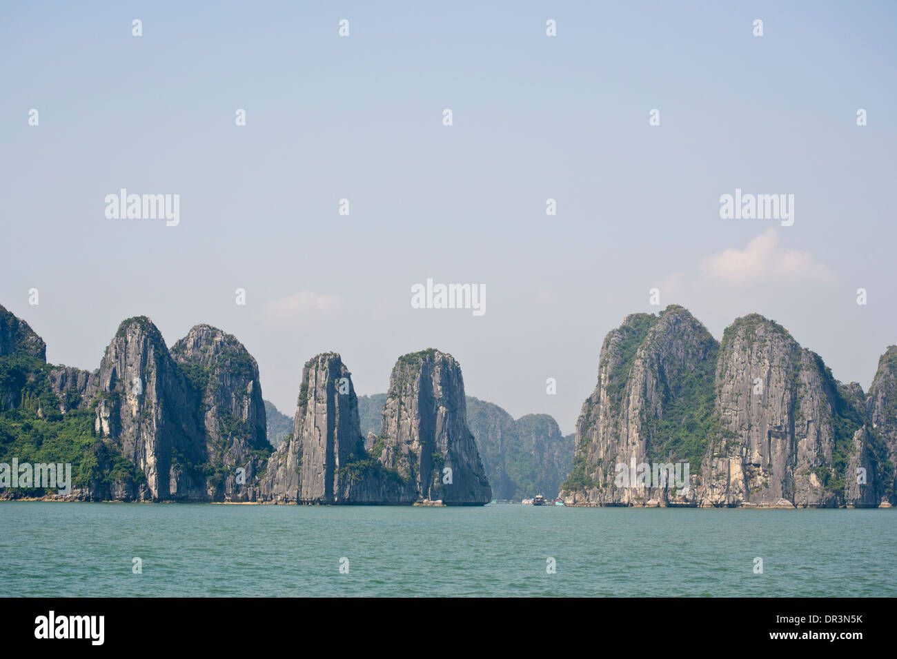Ha long bay hi-res stock photography and images - Alamy