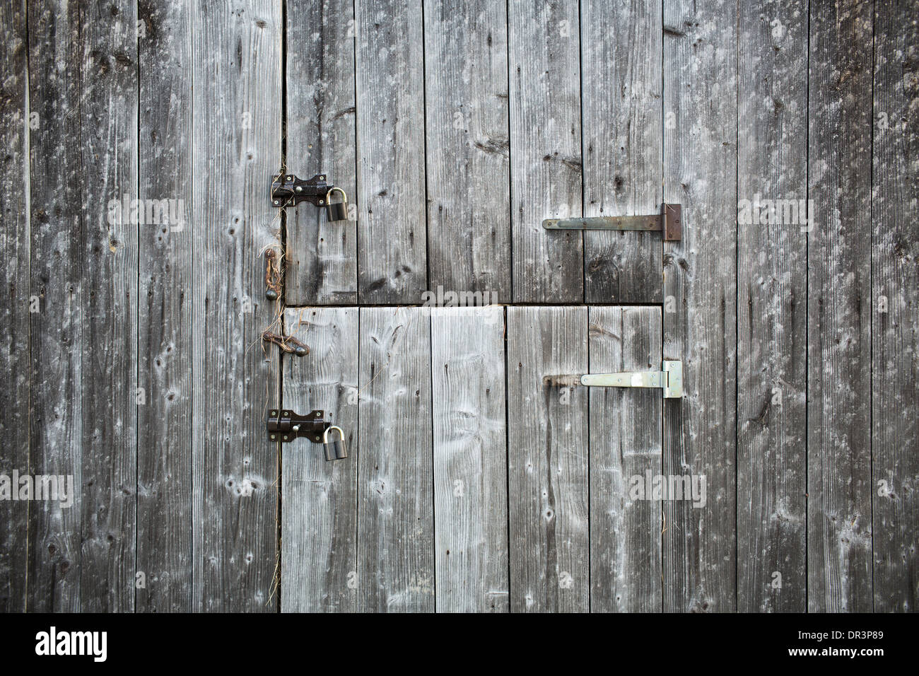 Two barn doors hi-res stock photography and images - Alamy