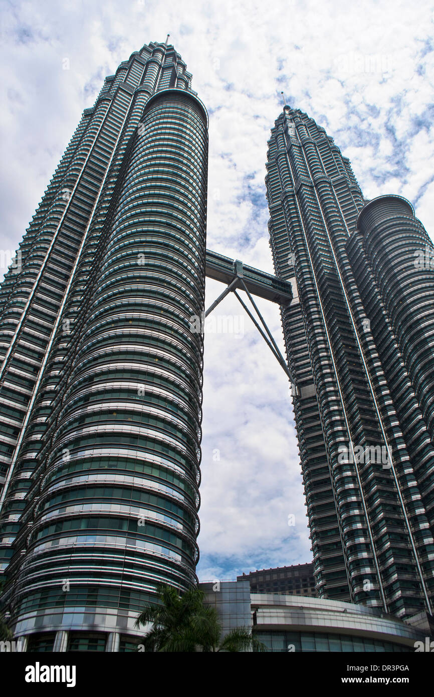 Petronas towers kuala lumpur exterior hi-res stock photography and ...