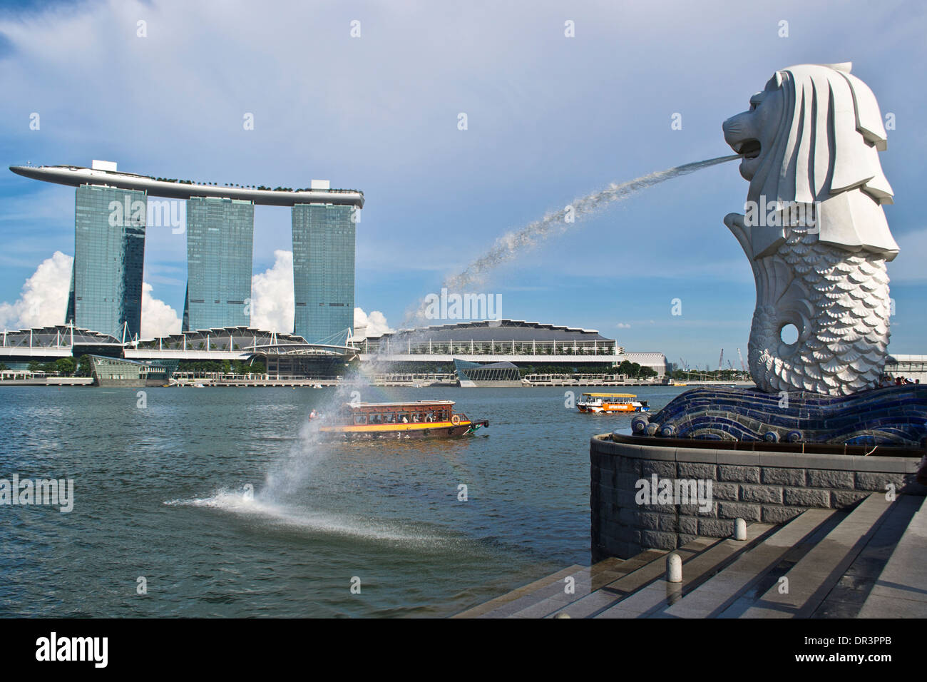 Marina Bay Sands and Merlion, Singapore Stock Photo - Alamy
