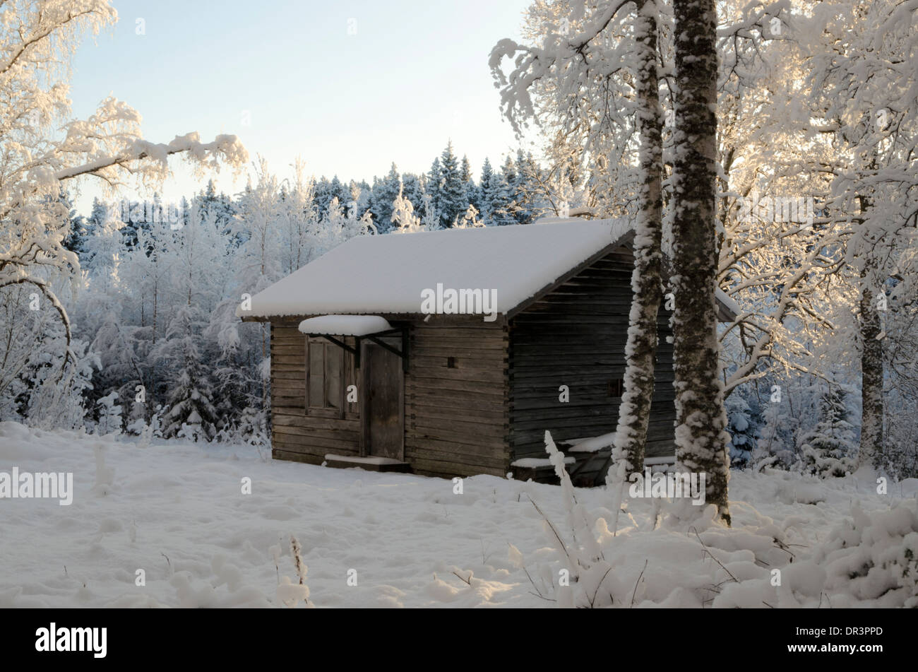 Old house snow hi-res stock photography and images - Alamy