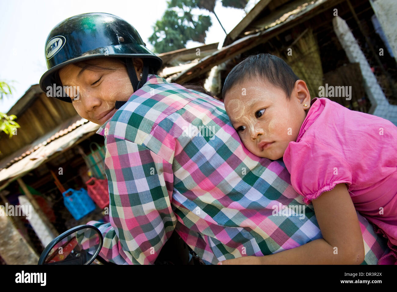 Myanmar, Bago, mother and daughter Stock Photo - Alamy