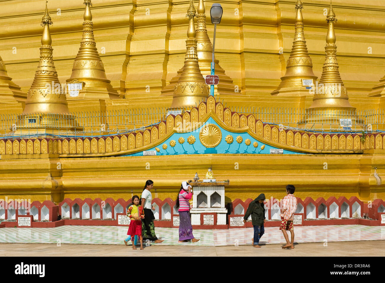 Myanmar, Bago, Shwemawdaw paya Stock Photo - Alamy