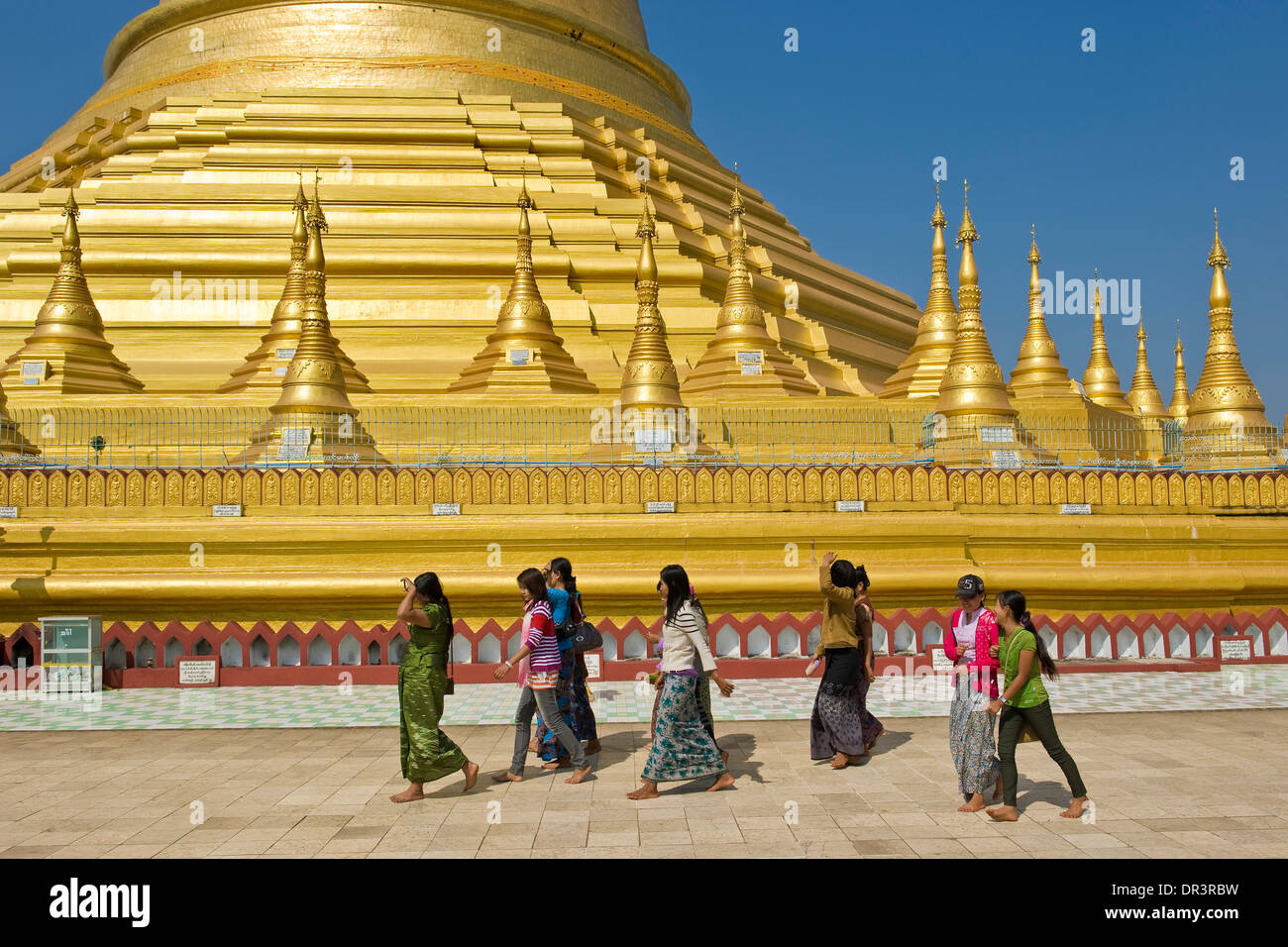 Myanmar, Bago, Shwemawdaw paya Stock Photo - Alamy